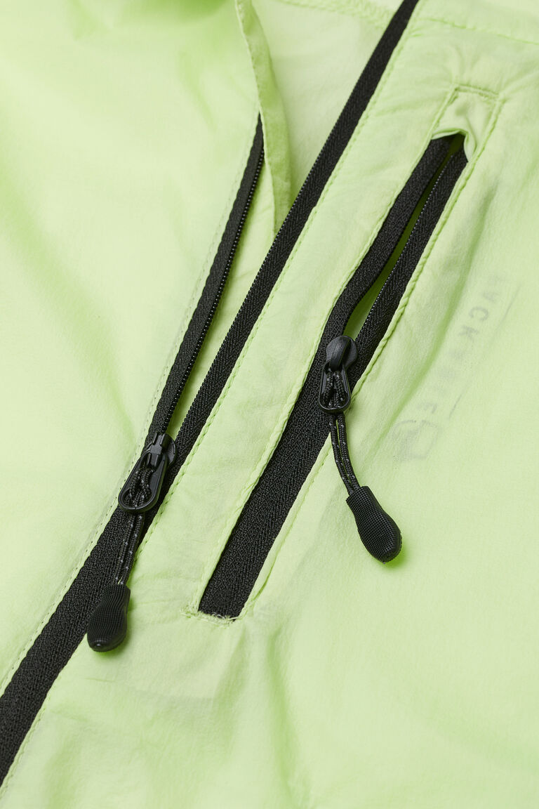 Lightweight running jacket