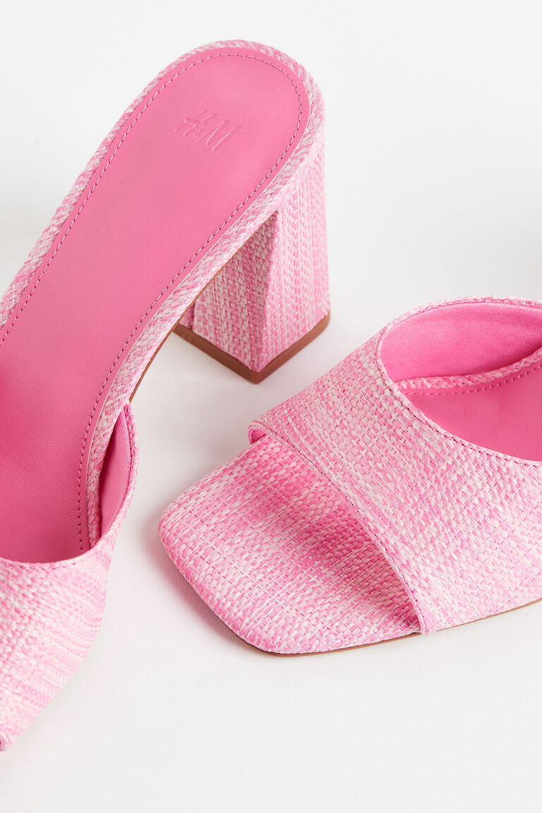 Straw-look mules