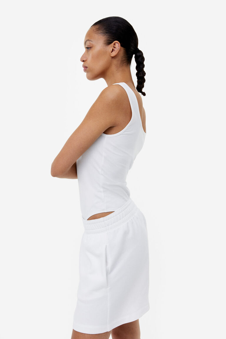 Square-neck thong body
