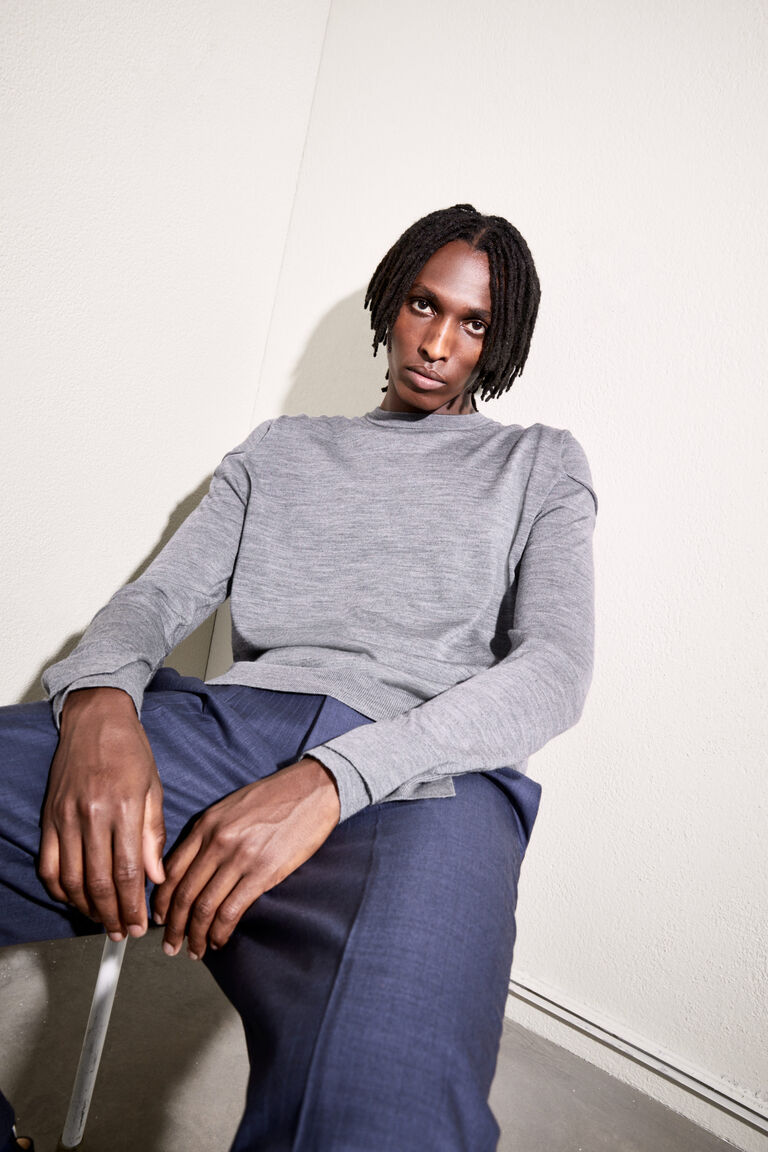 Fine-knit cut-out jumper