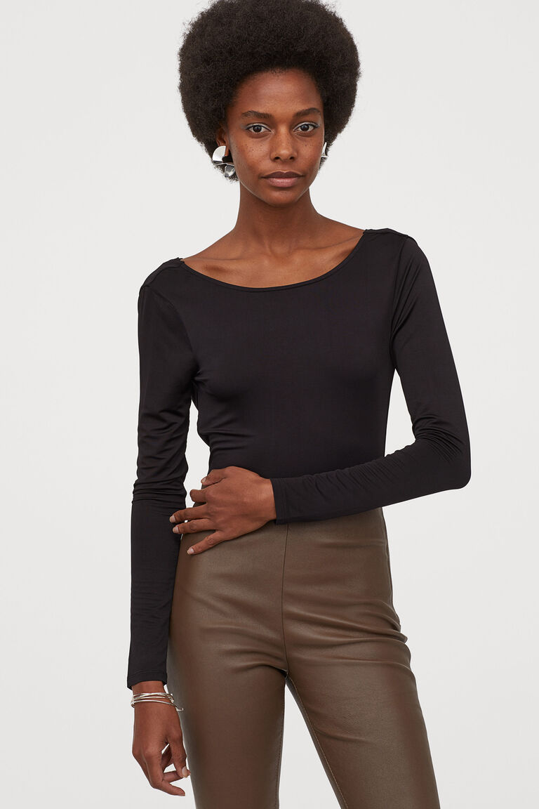 Body with a draped back