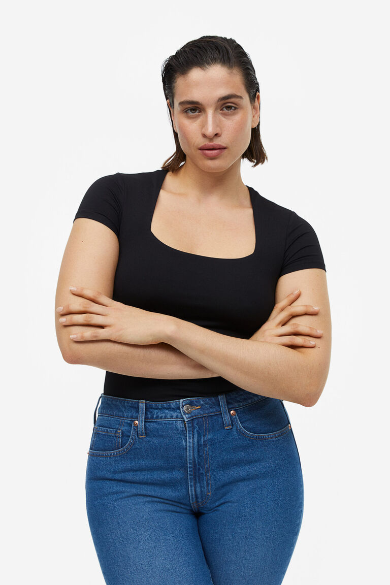 เสื้อคอเหลี่ยม