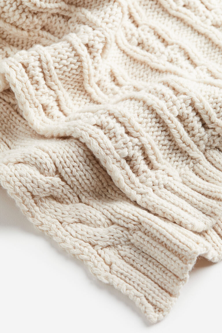 Cable-knit scarf
