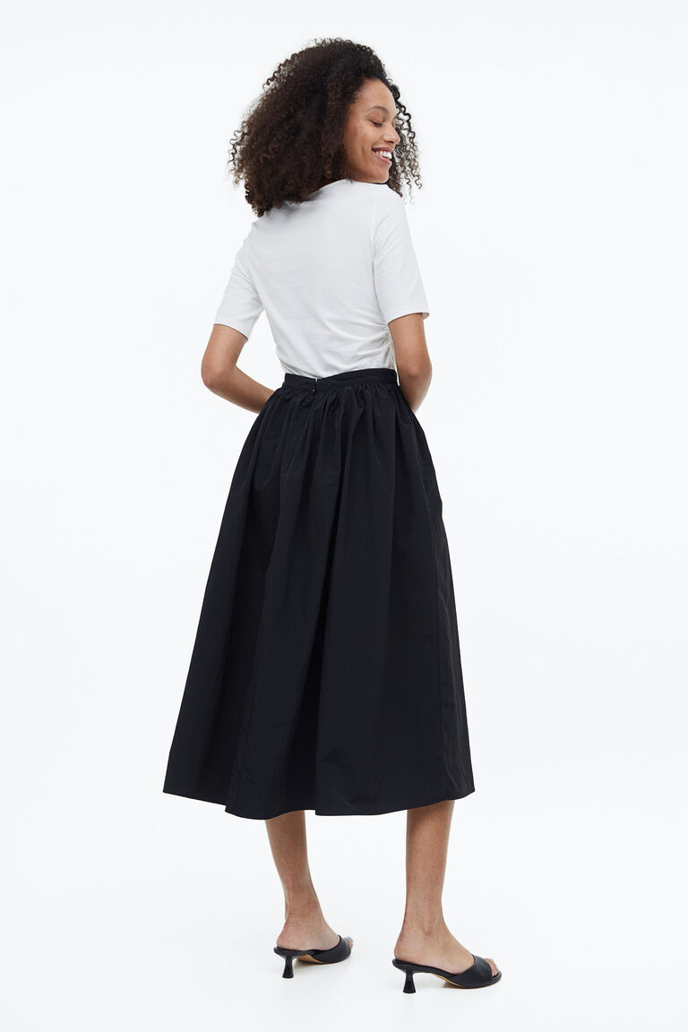Voluminous skirt