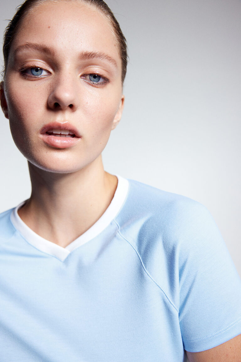 Cropped V-neck T-shirt