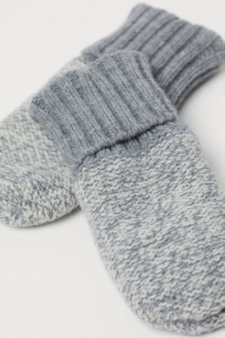 Knitted mittens