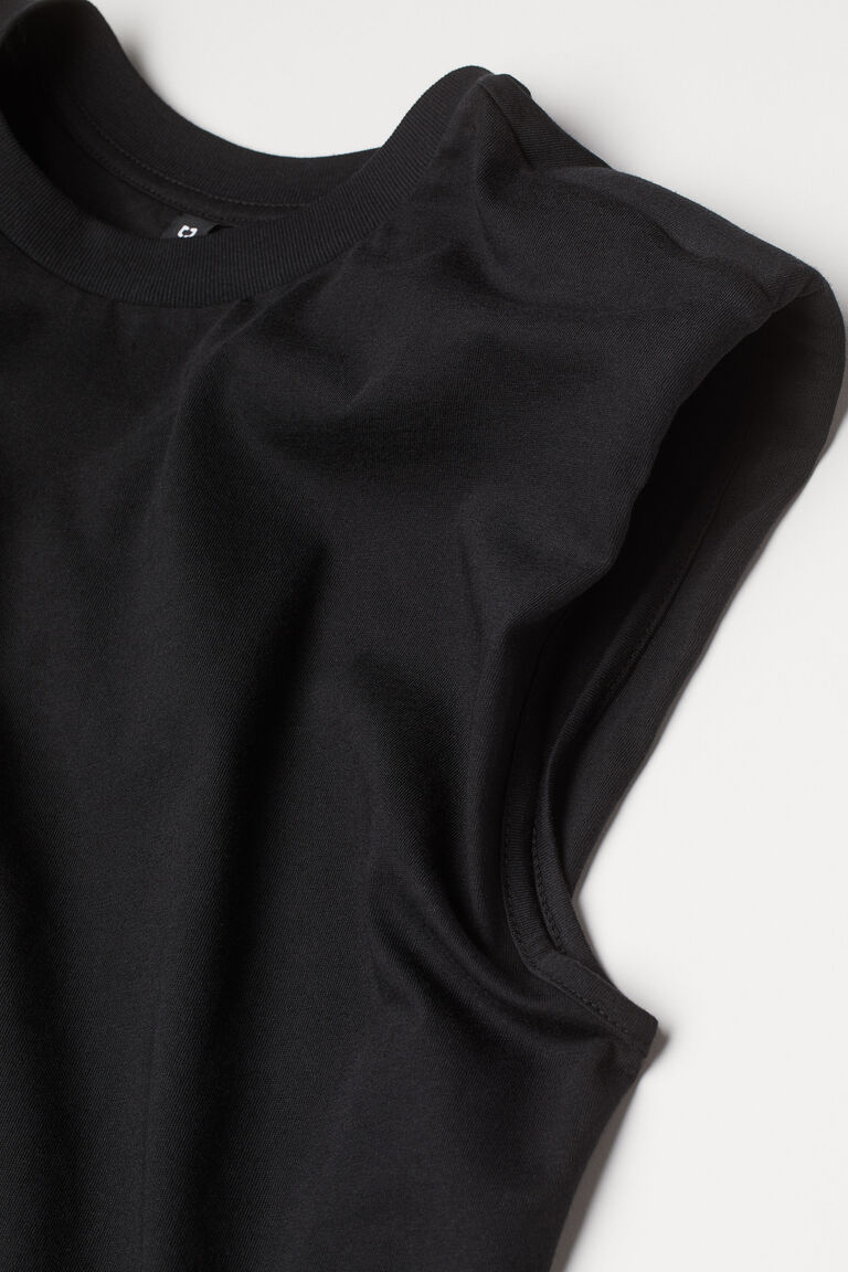 Shoulder-pad T-shirt