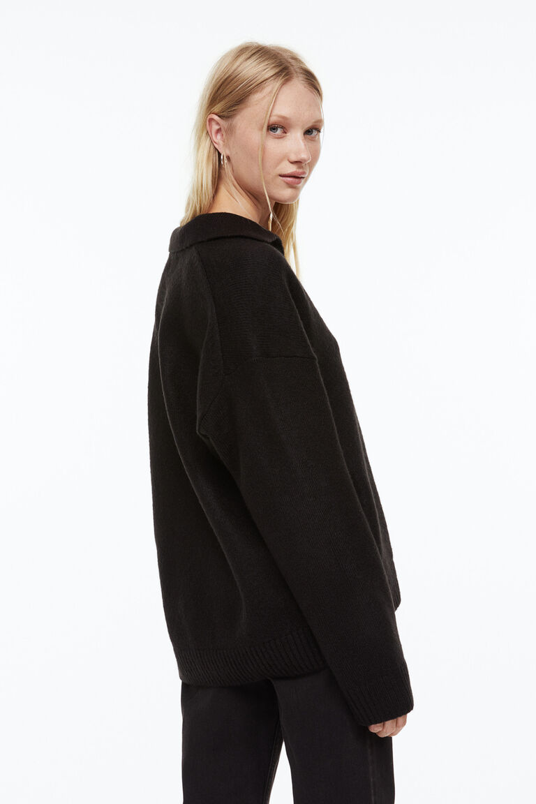 Fine-knit collared jumper