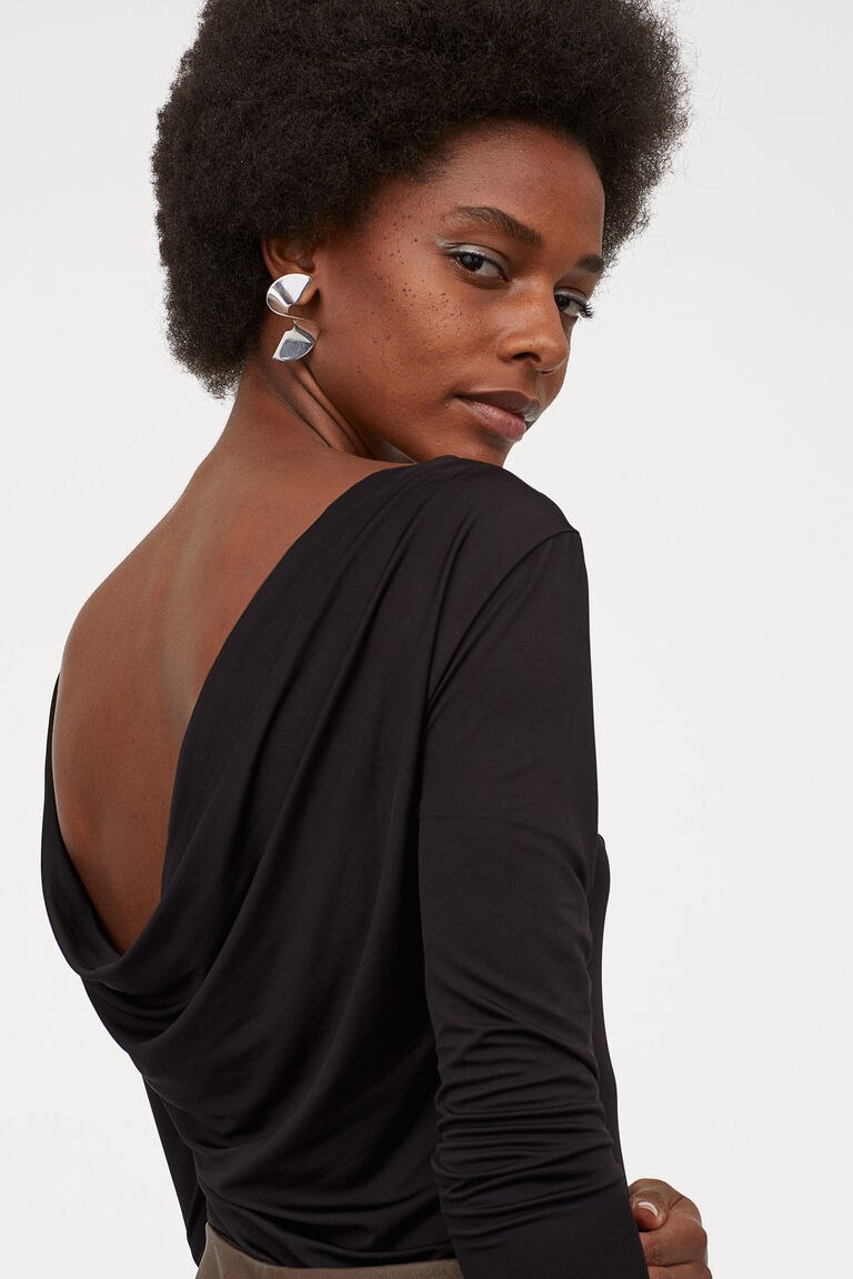 Body with a draped back