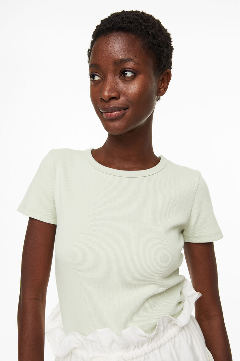 Fitted ribbed top