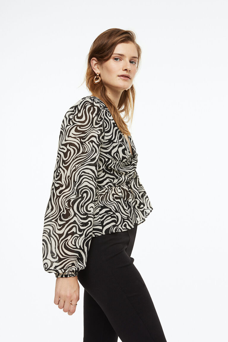 Balloon-sleeved peplum blouse