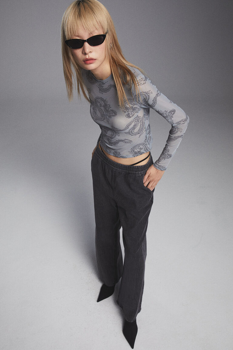 ซื้อ Flock-print mesh top สี ออนไลน์ สำหรับผู้หญิง | H&M Thailand