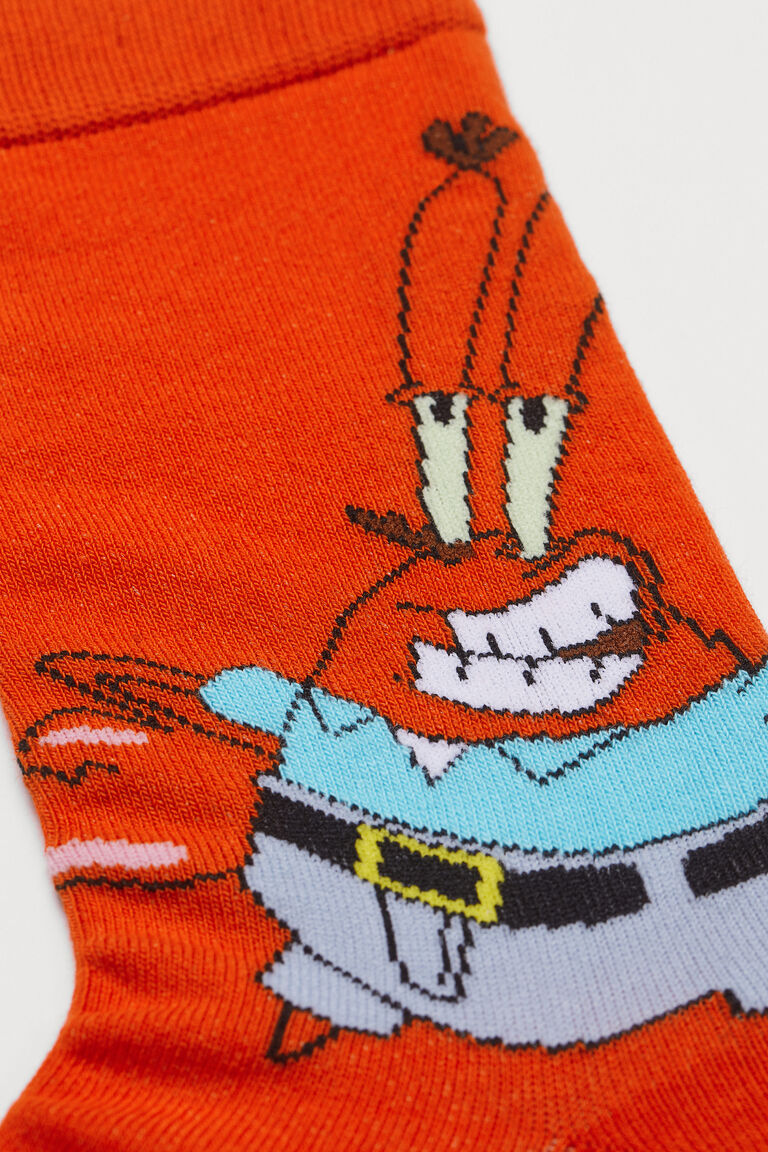 Motif-detail socks