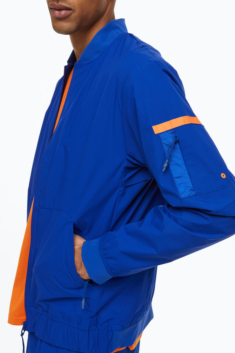 Water-repellent running jacket