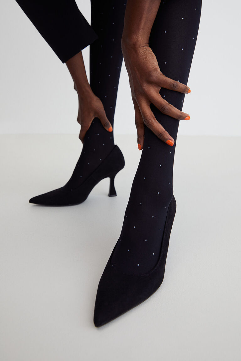 Pointed-toe court shoes