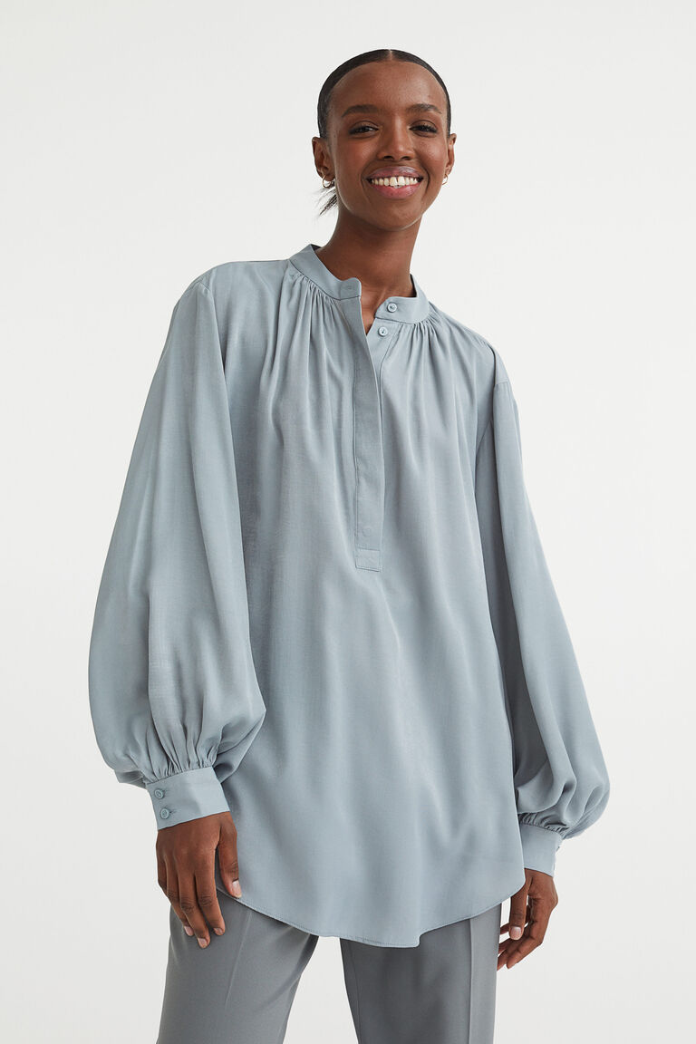 Balloon-sleeved blouse
