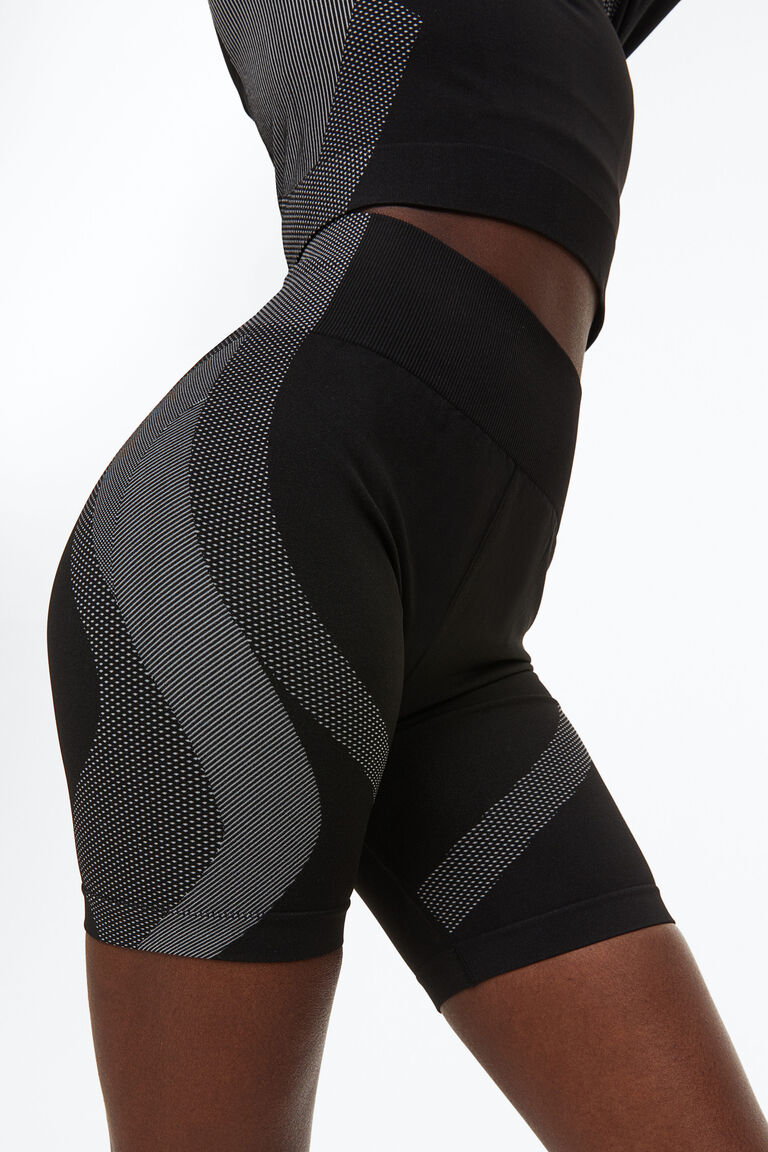 DryMove™ Seamless Sports cycling shorts