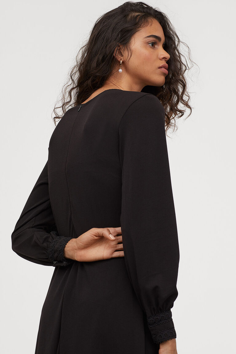 Jersey dress with lace