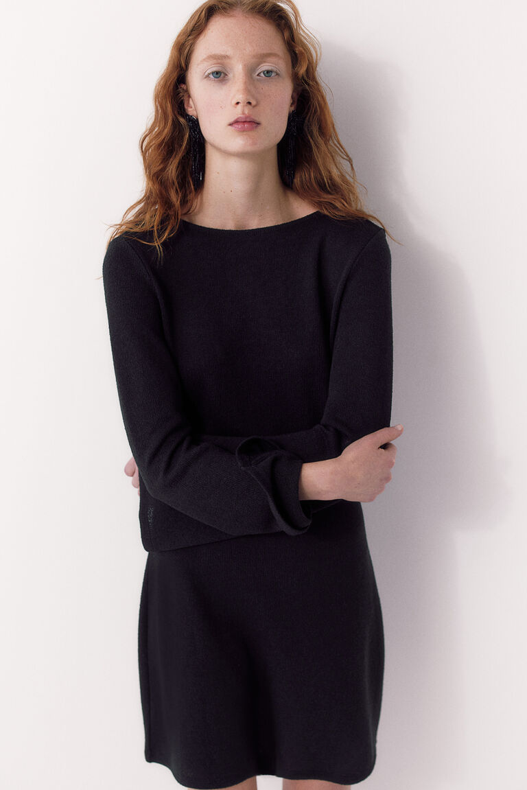 Open-back knitted dress