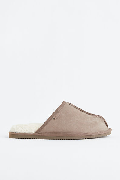 Pile-lined slippers
