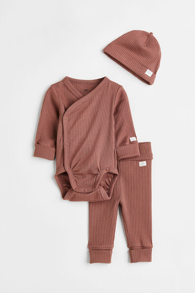 Adjustable-fit set