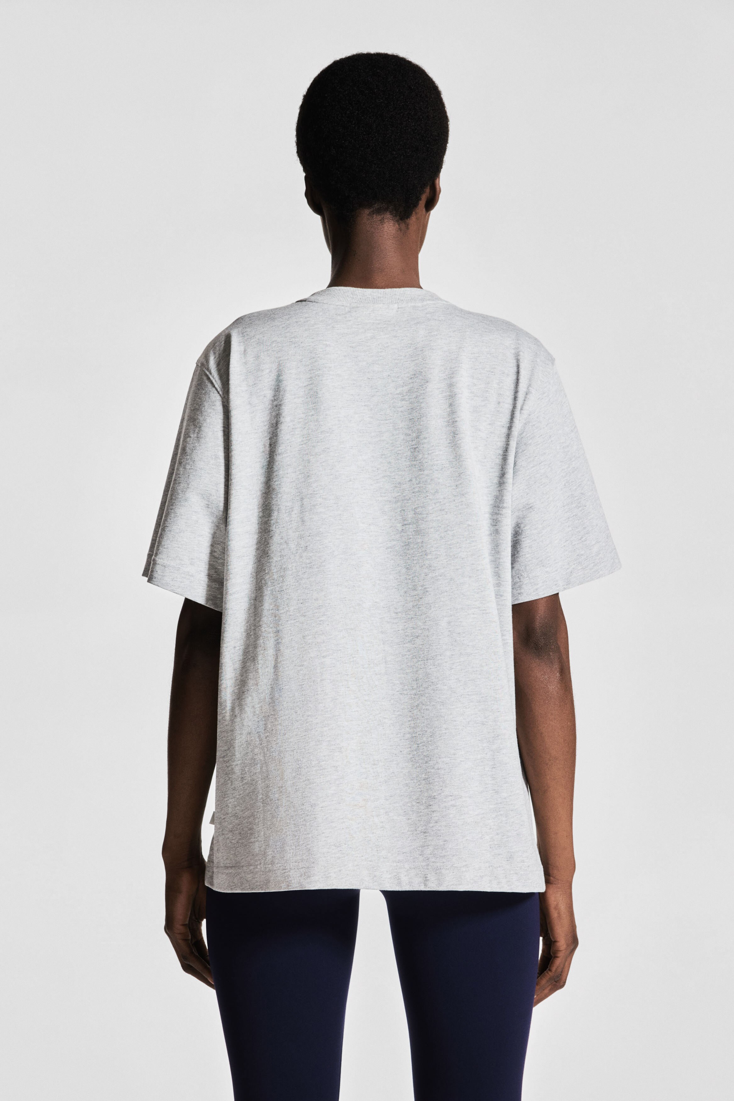 เสื้อกีฬาแบบสปอร์ตท็อปที่มี DryMove™ ซื้อชุดออกำลังกายผู้หญิง ออนไลน์ ...