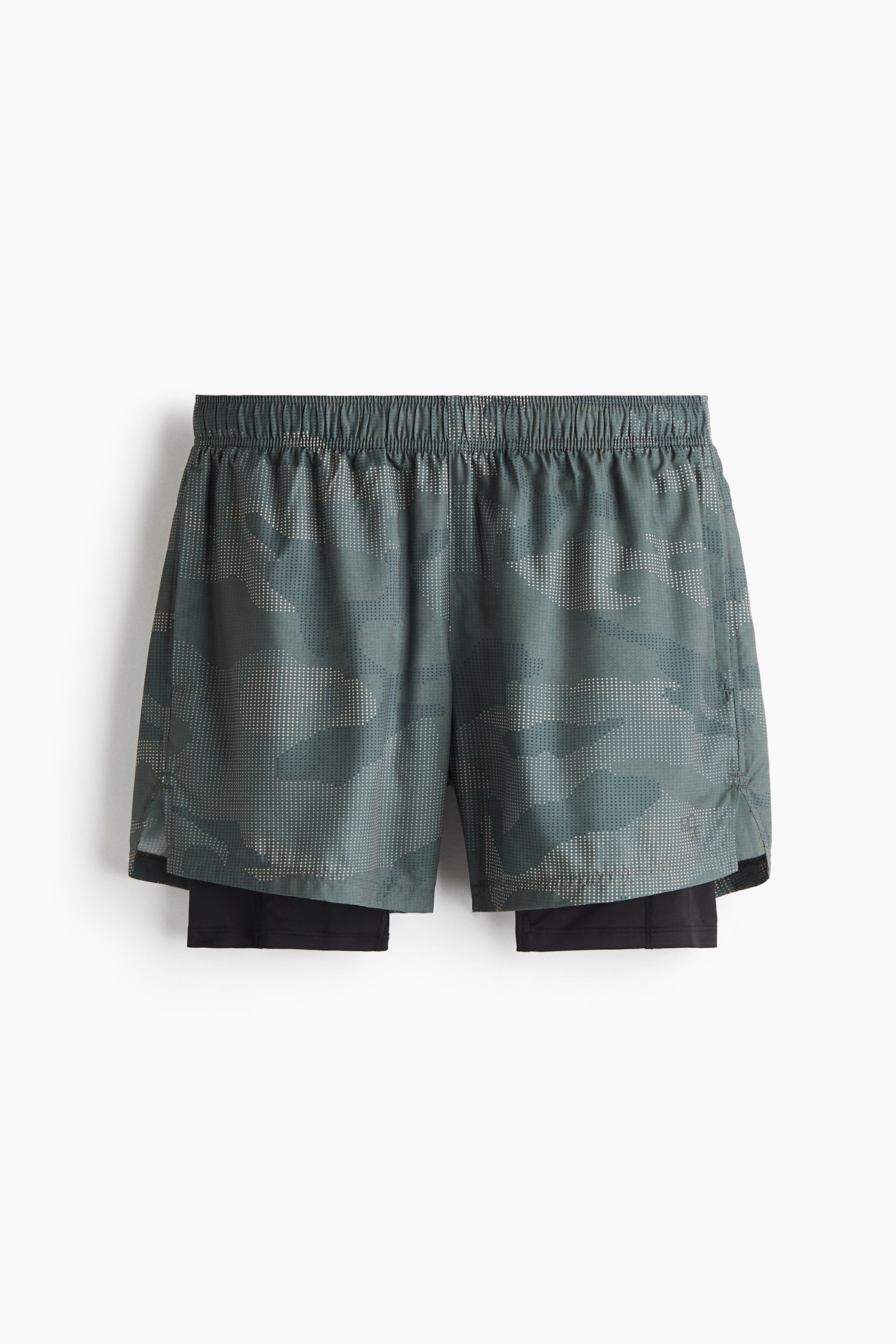 Double-layered sports shorts with DryMove™
